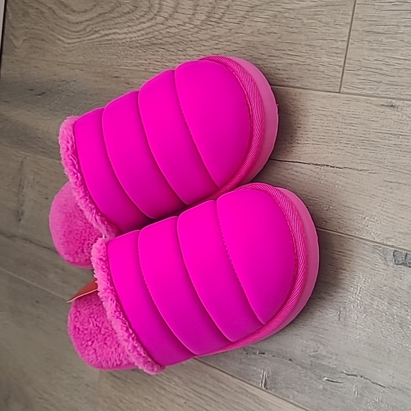 Wondershop | Shoes | New Sizem Pink Slippers Target Wondershop | Poshmark
